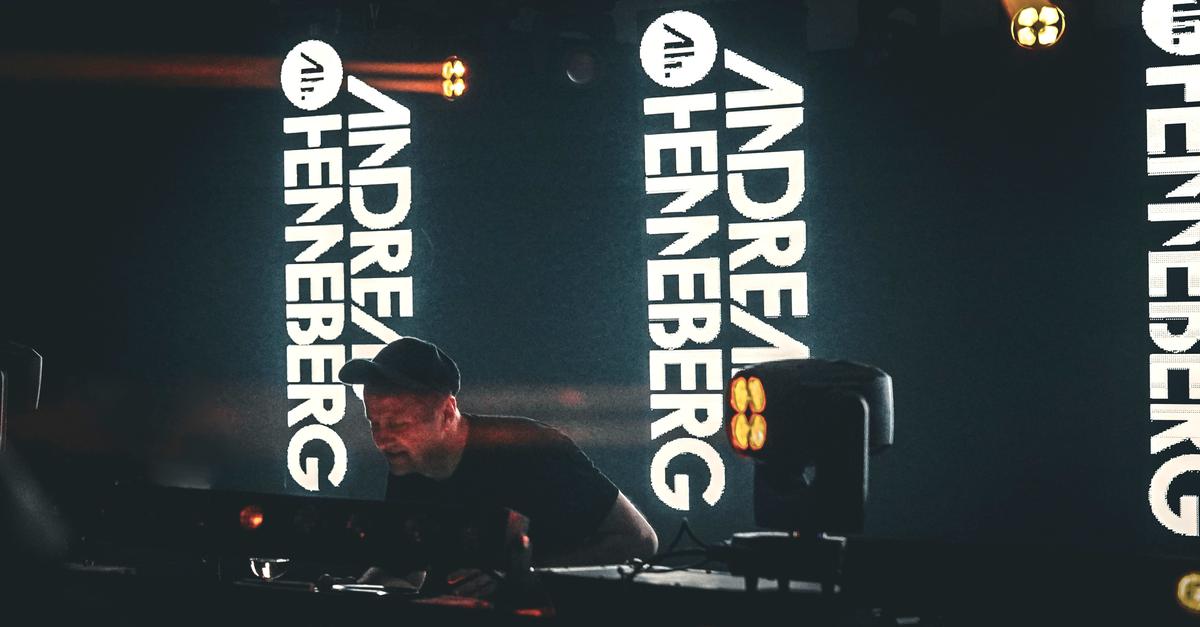 Techno-DJ Andreas Henneberg legt im Schöffengrunder Wald auf